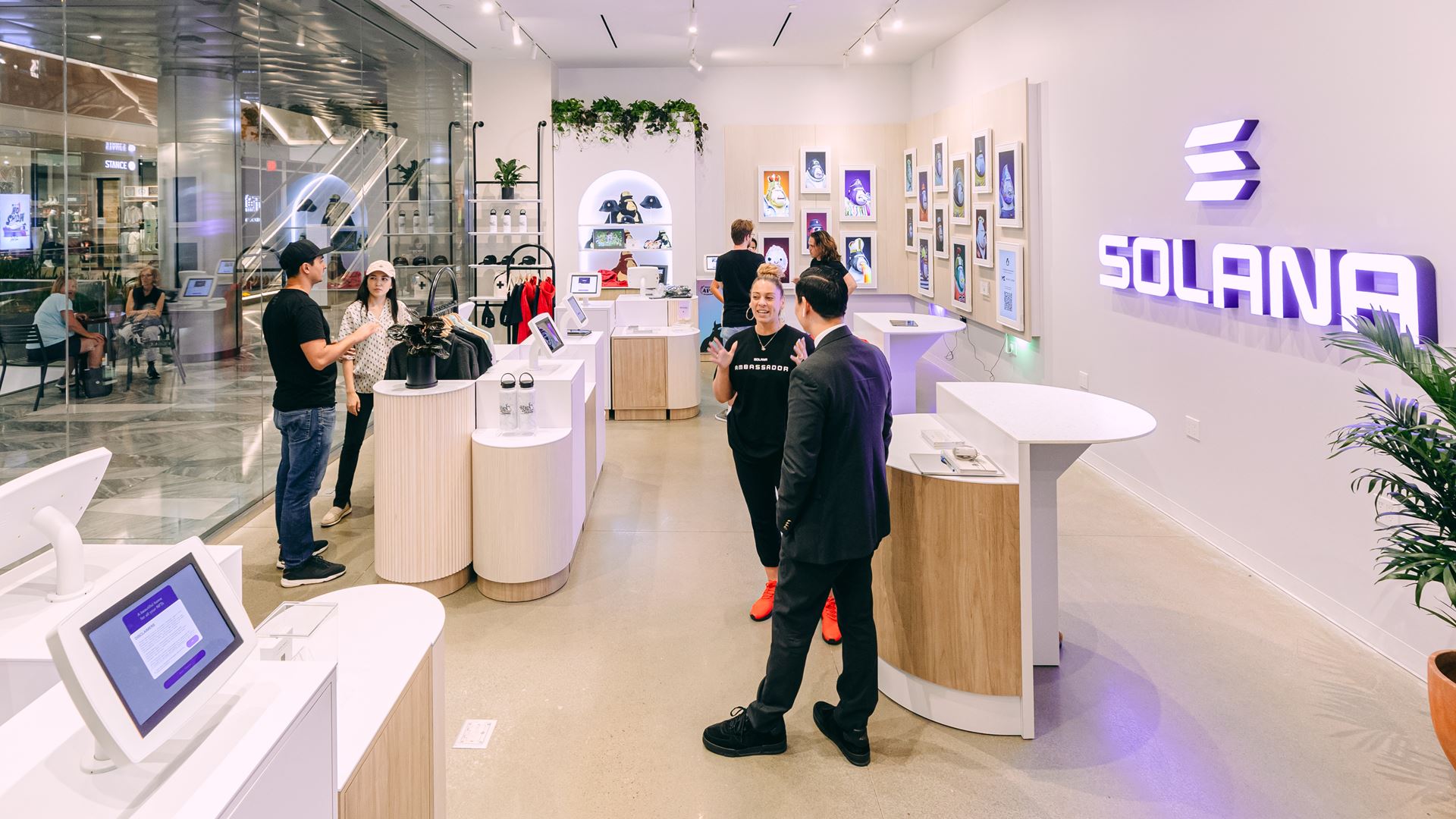 Solana закриє магазини у США після семи місяців роботи. Читайте на UKR.NET